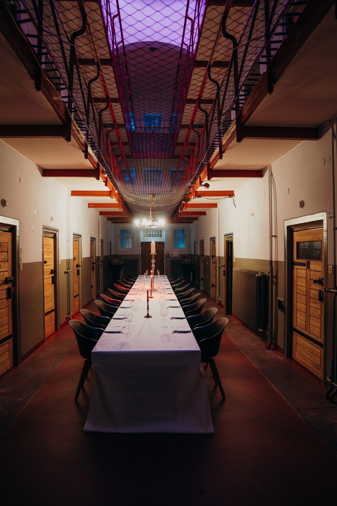 The Knast Berlin: Kulinarik, Kultur und Charakter hinter ...